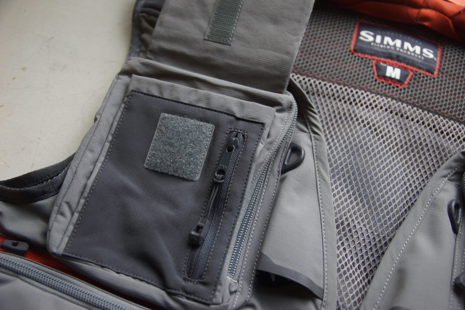 SIMMS・GUIDE VEST（ガイドベスト） | Fishing Gear Monochrome